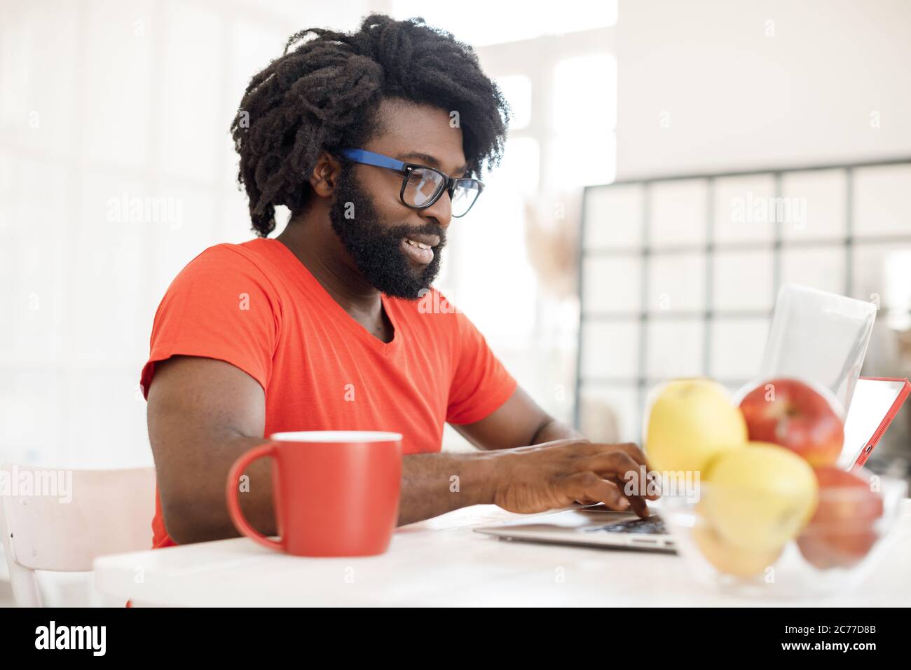 African american laptop home hi-res stock photography and images - Alamy