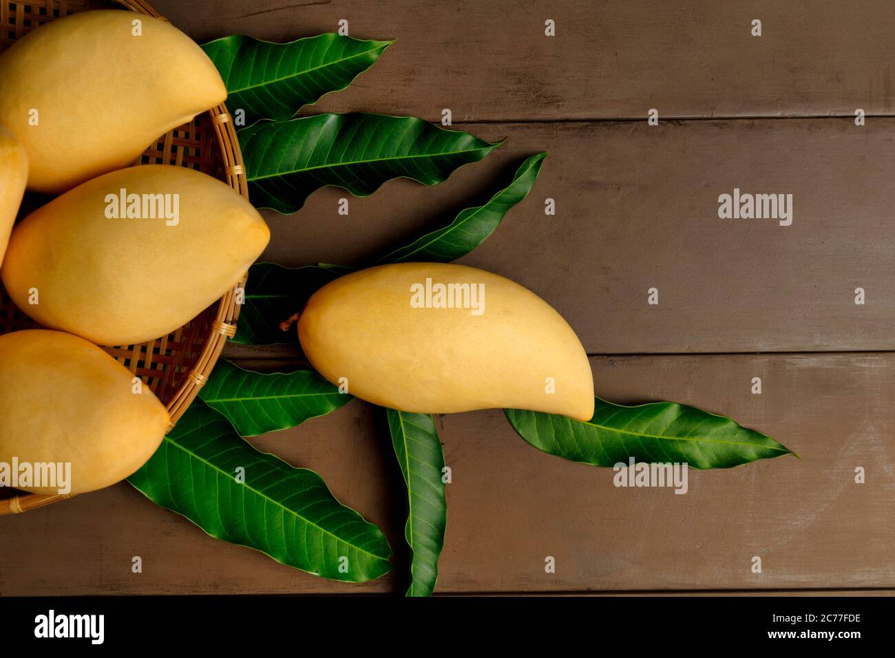 Top view Yellow Fresh mangos on real wood table. Mango tropical fruit ...