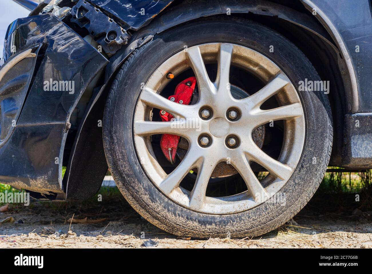 Front wing damage hi-res stock photography and images - Alamy