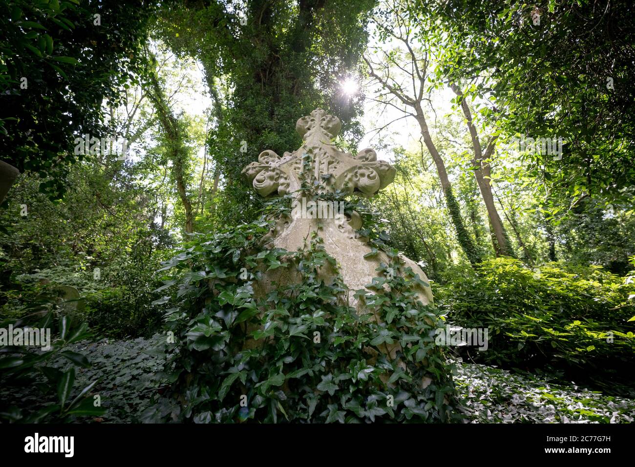 Highgate Cemetery (west) in North London, UK Stock Photo - Alamy