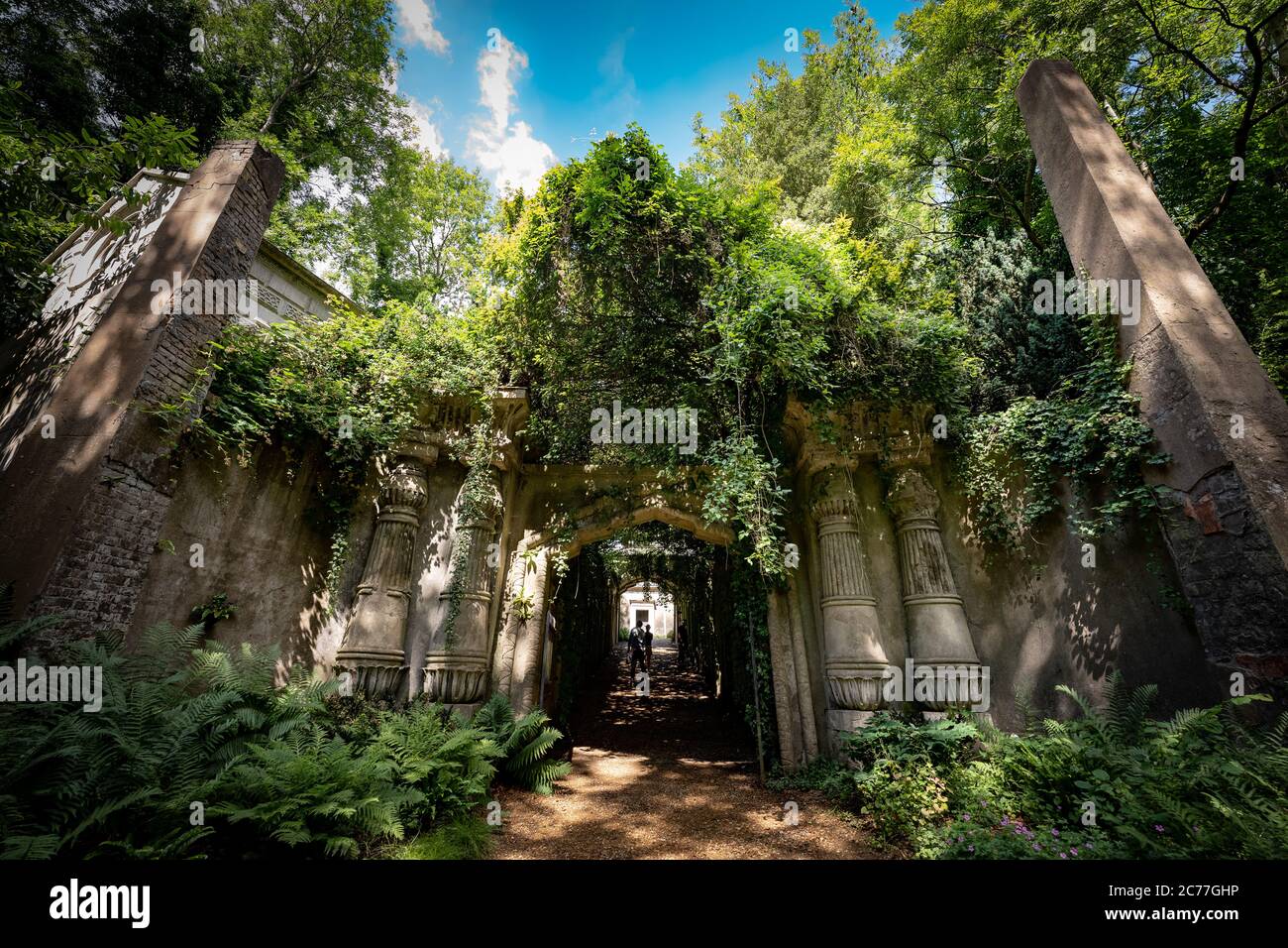 Highgate cemetery london egyptian hi-res stock photography and images ...