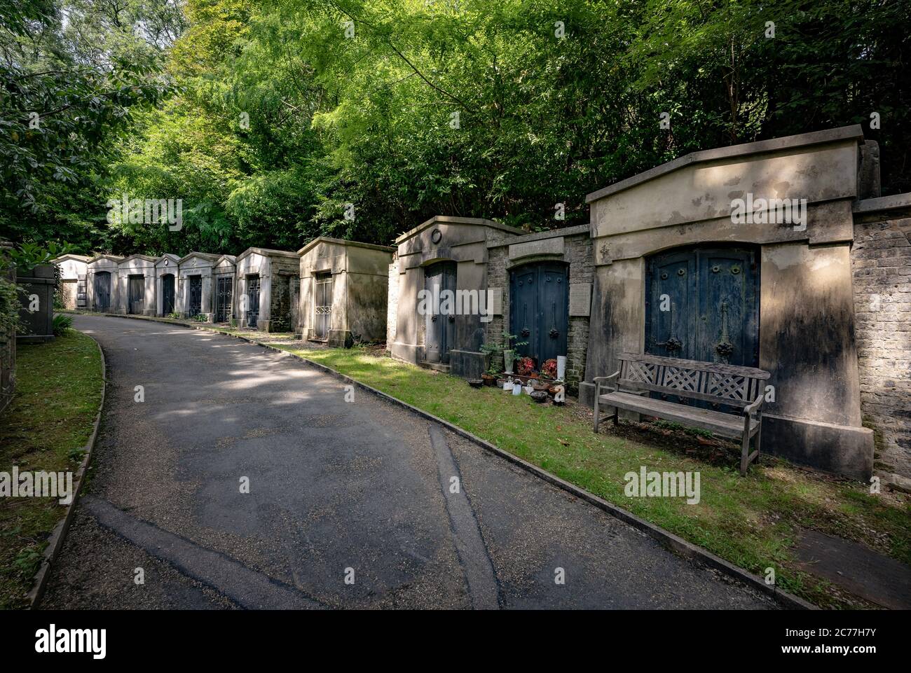 Highgate Cemetery (west) in North London, UK Stock Photo - Alamy