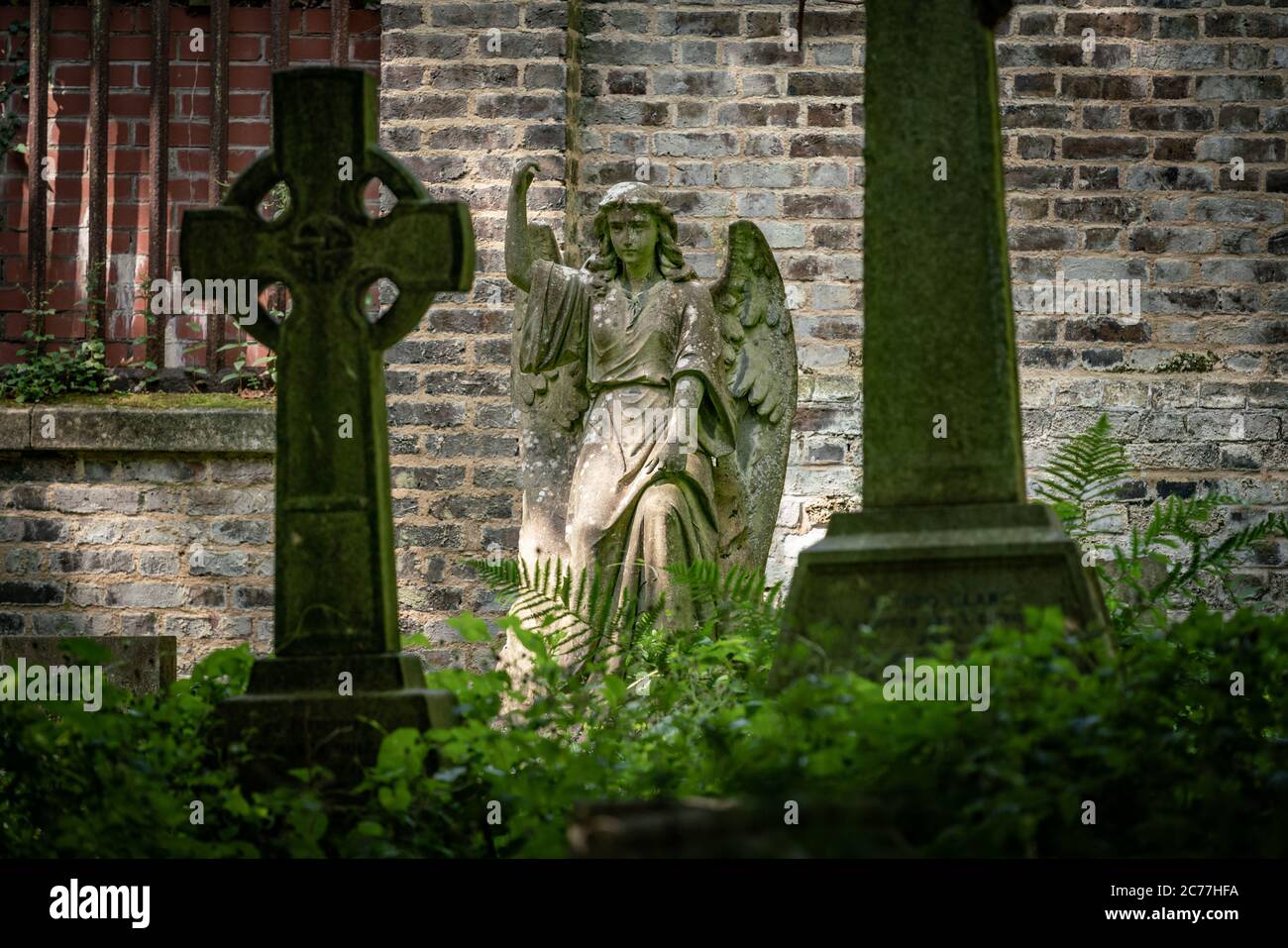 Highgate Cemetery (west) in North London, UK Stock Photo - Alamy
