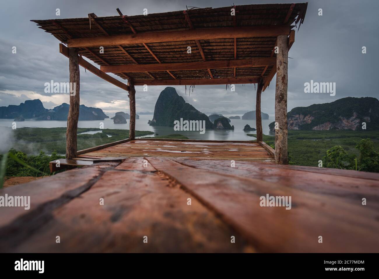 The scenery of the Sametnangshe island looks through the wooden shack ...