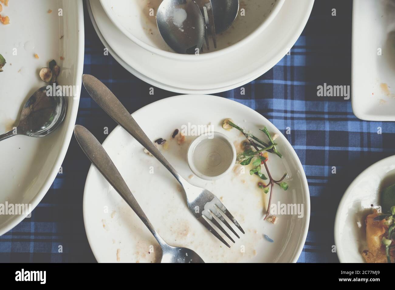 Finished dishes hi-res stock photography and images - Alamy