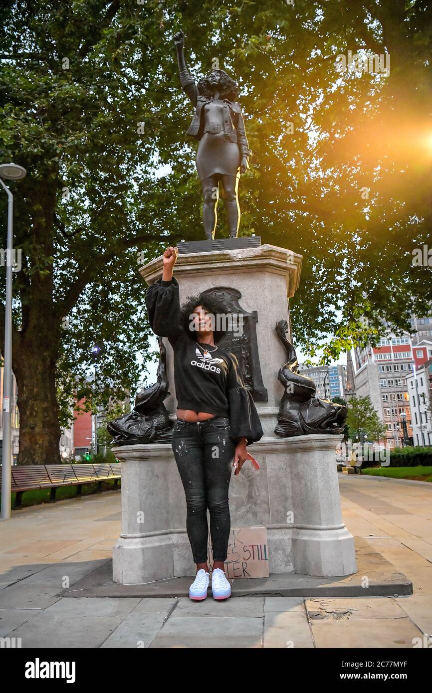 Jen reid poses hi-res stock photography and images - Alamy