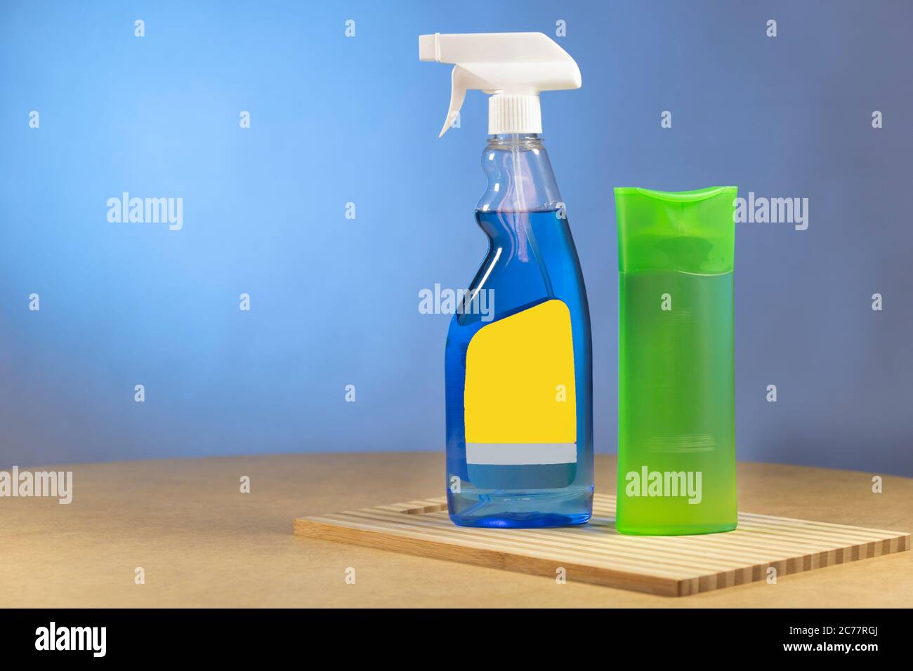 Blue Glass Cleaner Spray Spraying Pulverizer Stock Photo - Alamy