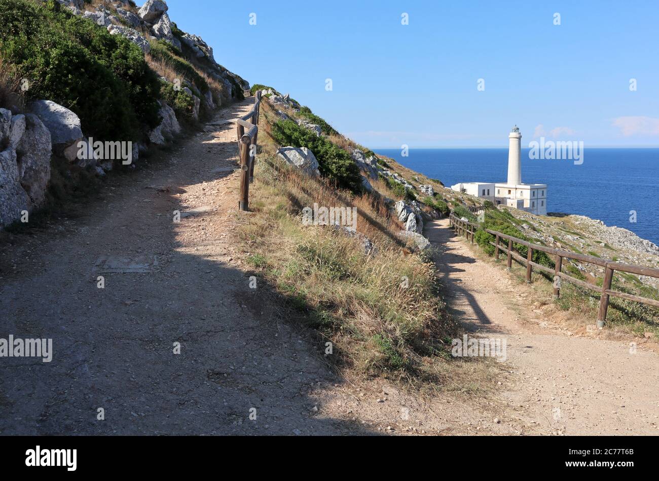 Sentiero stretto hi-res stock photography and images - Alamy