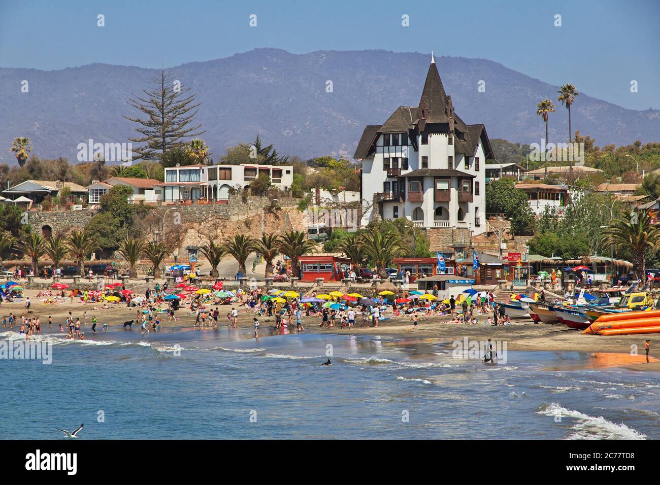 The beach in Papudo village, Pacific coast, Chile Stock Photo - Alamy