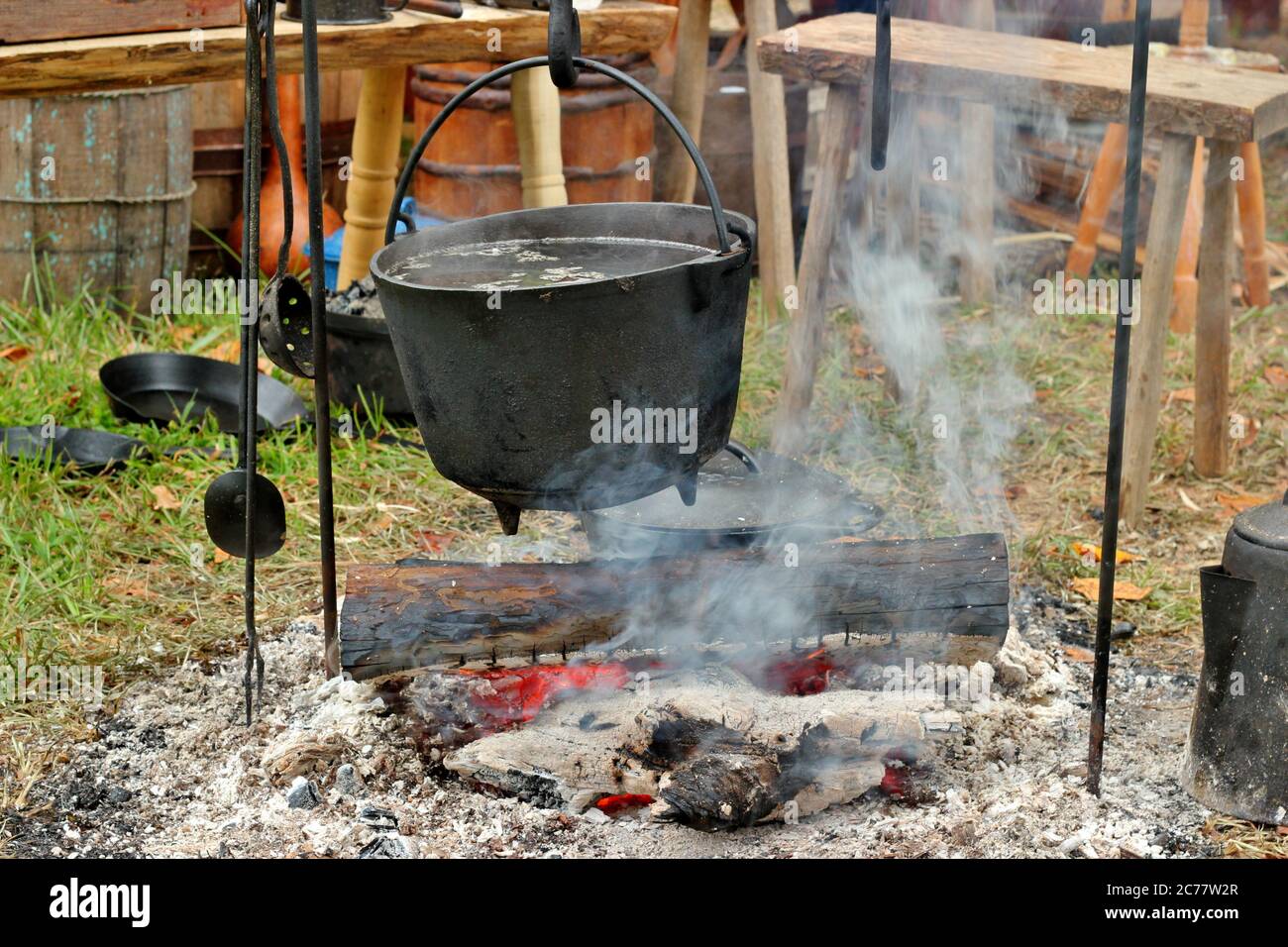 Campfire cooking outdoors on an open flam Stock Photo - Alamy