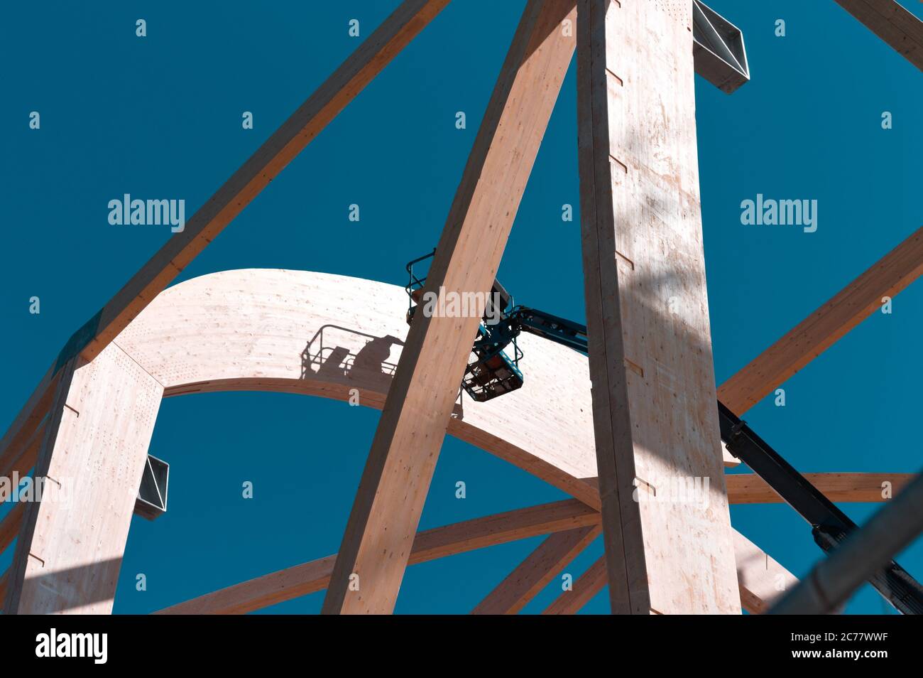 Workers crane lift wooden structure hi-res stock photography and images ...