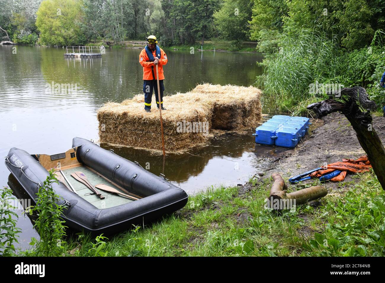 Building a raft hi-res stock photography and images - Alamy