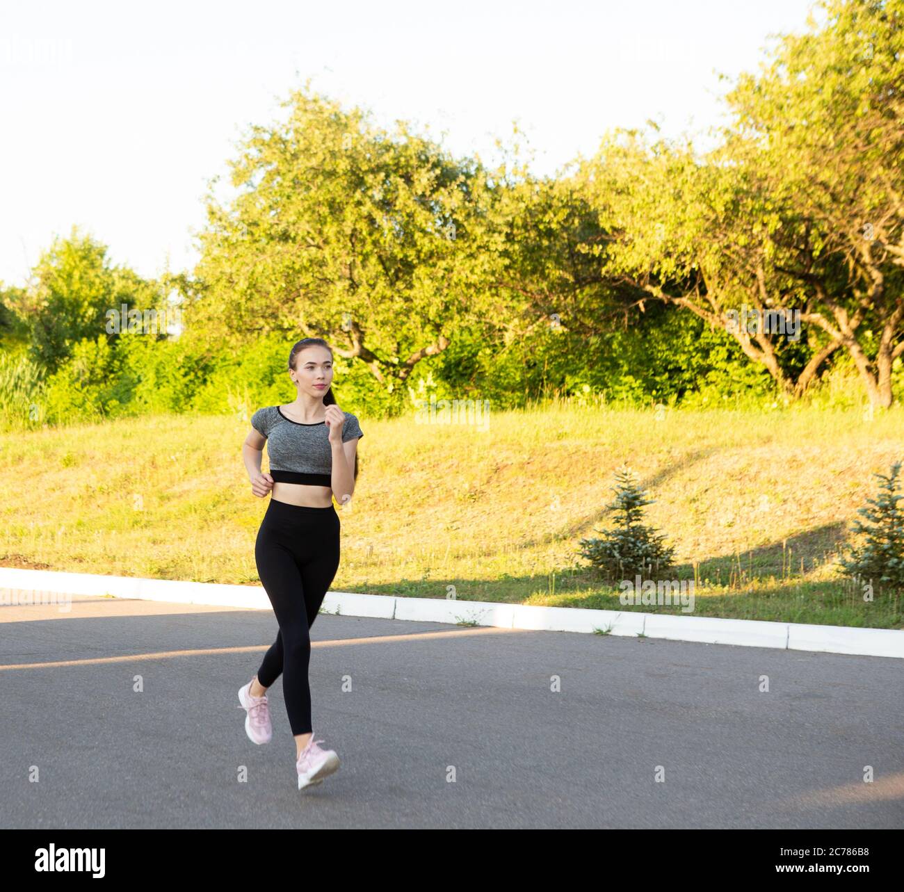 Beautiful women running hi-res stock photography and images - Alamy