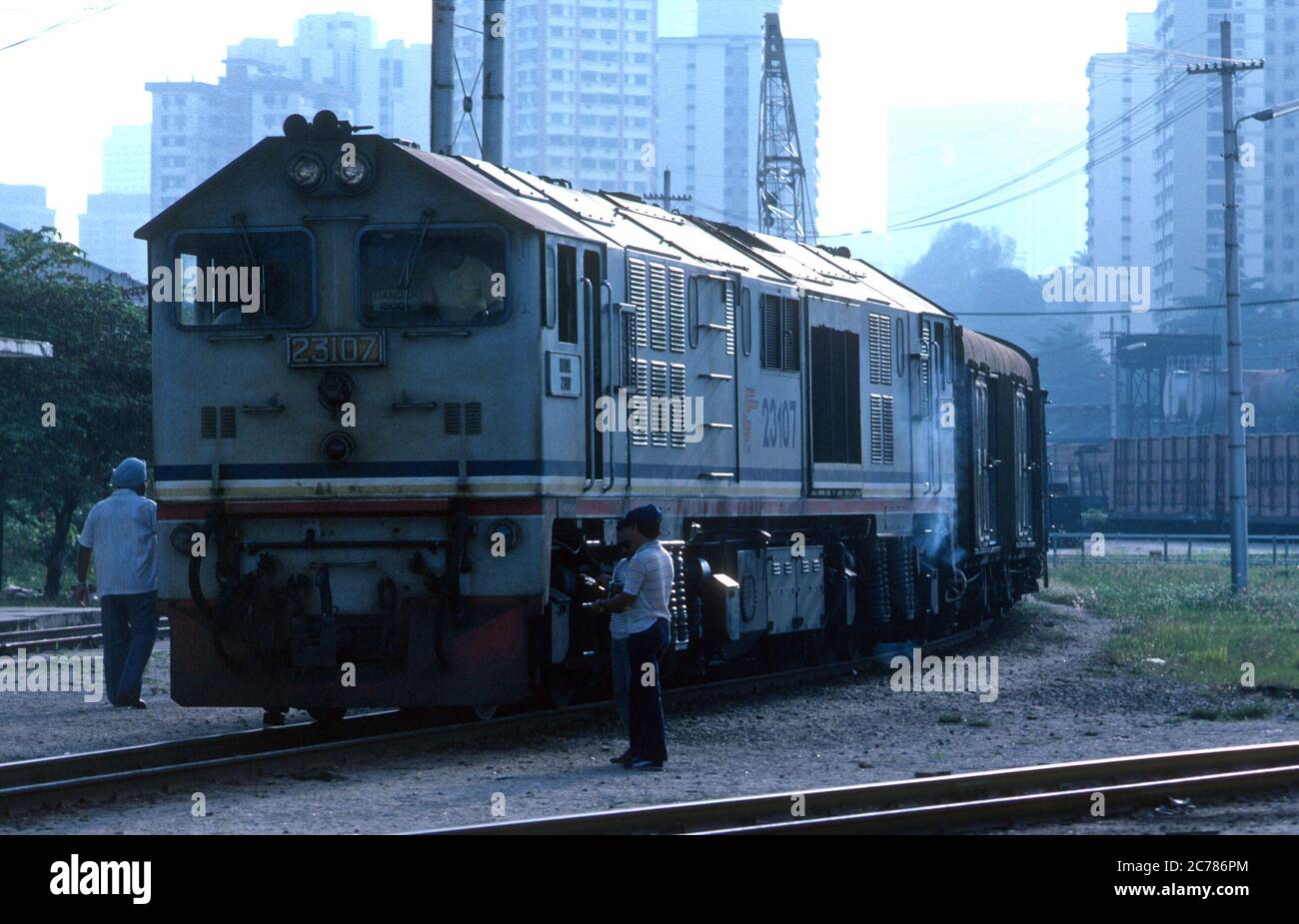 Hitachi Class 23 diesel locomotive No. 23107 "Handal" at Singapore ...