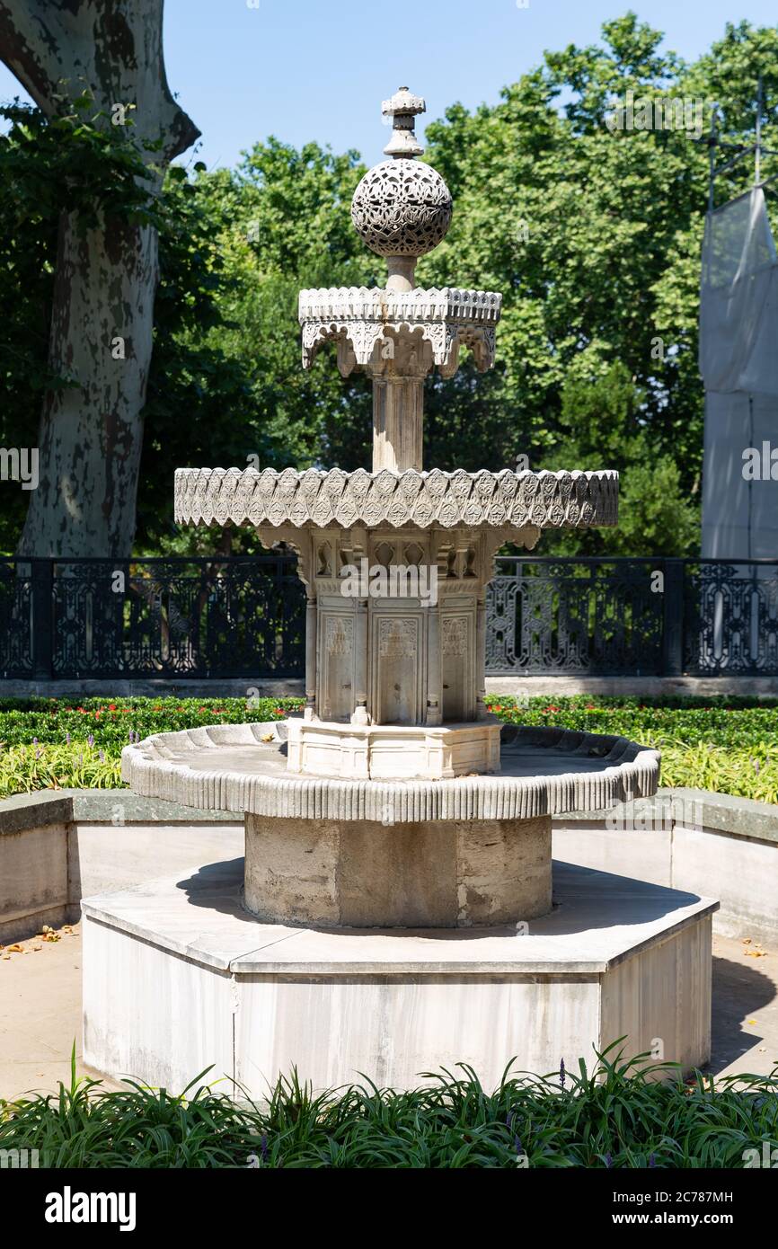 Fountain in Topkapi Palace, Istanbul City, Turkey Stock Photo - Alamy