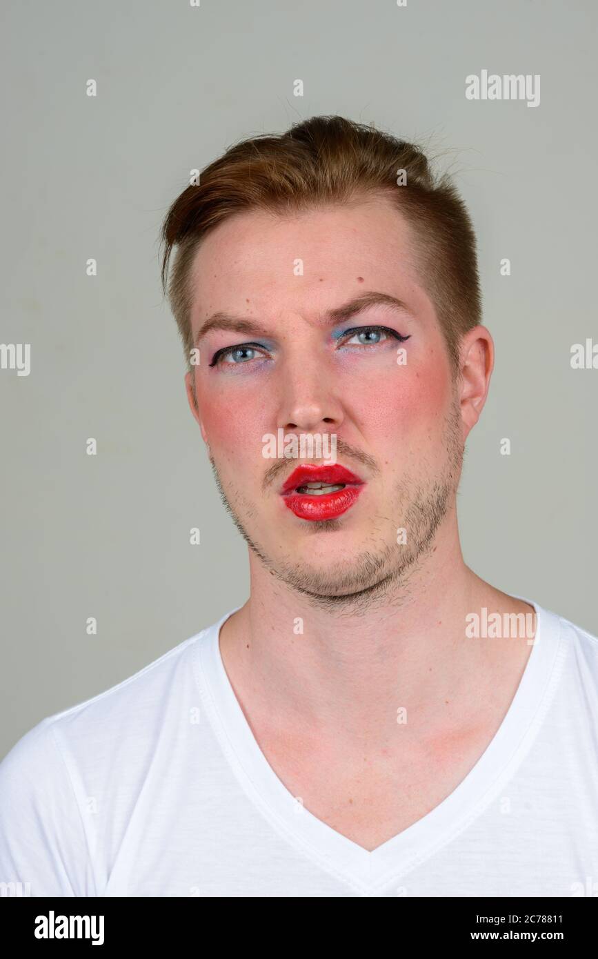 Men wearing lipstick hi-res stock photography and images - Alamy