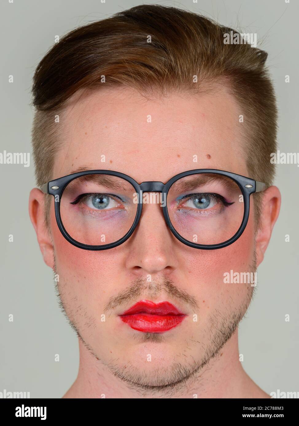 Men wearing lipstick hi-res stock photography and images - Alamy