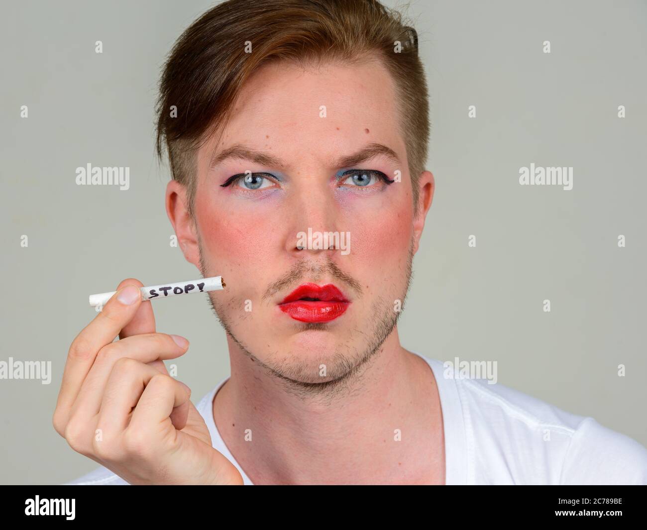 Men wearing lipstick hi-res stock photography and images - Alamy