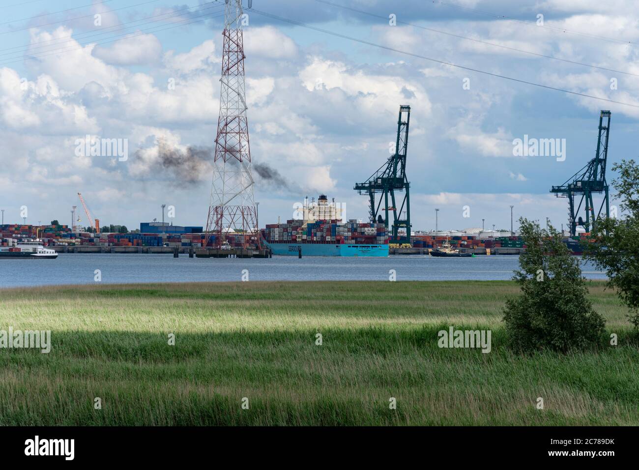 Port container ship line hi-res stock photography and images - Alamy