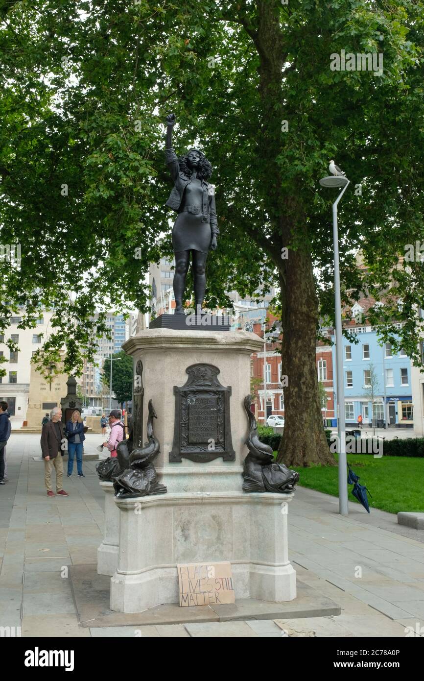 Jen reid statue hi-res stock photography and images - Alamy