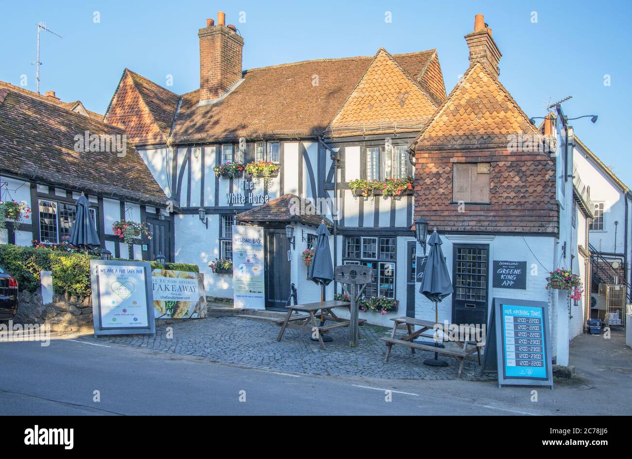 the white horse pub in the village of shere surrey Stock Photo - Alamy