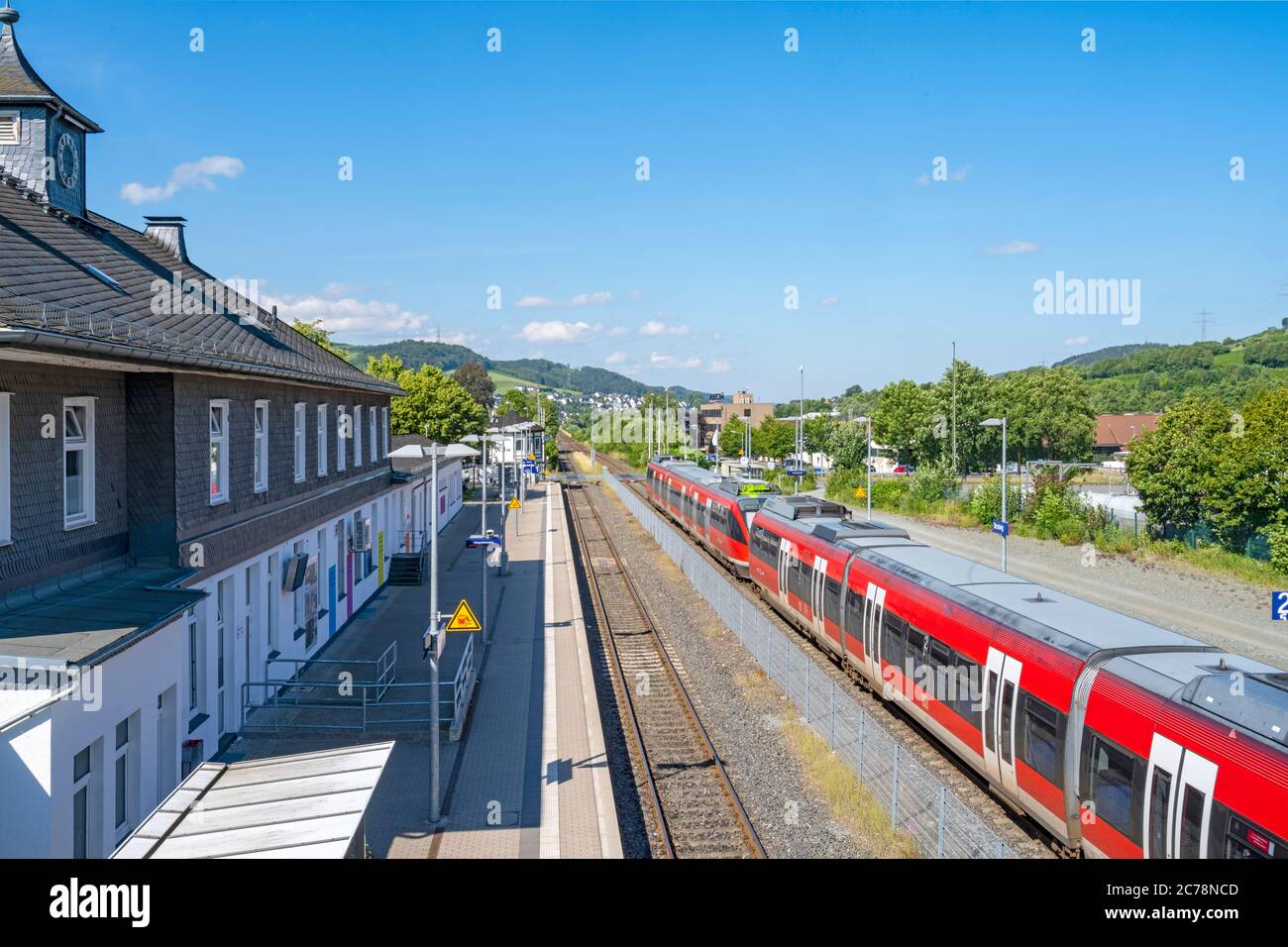 Deutschland, Nordrhein-Westfalen, Hochsauerlandkreis, Bestwig, Bahnhof ...