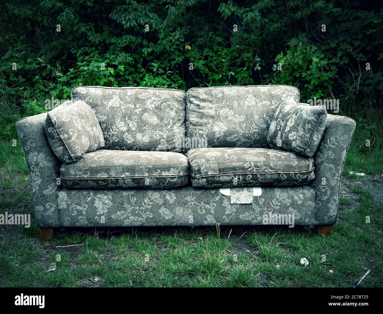 Rubbish dumped sofa hi-res stock photography and images - Alamy