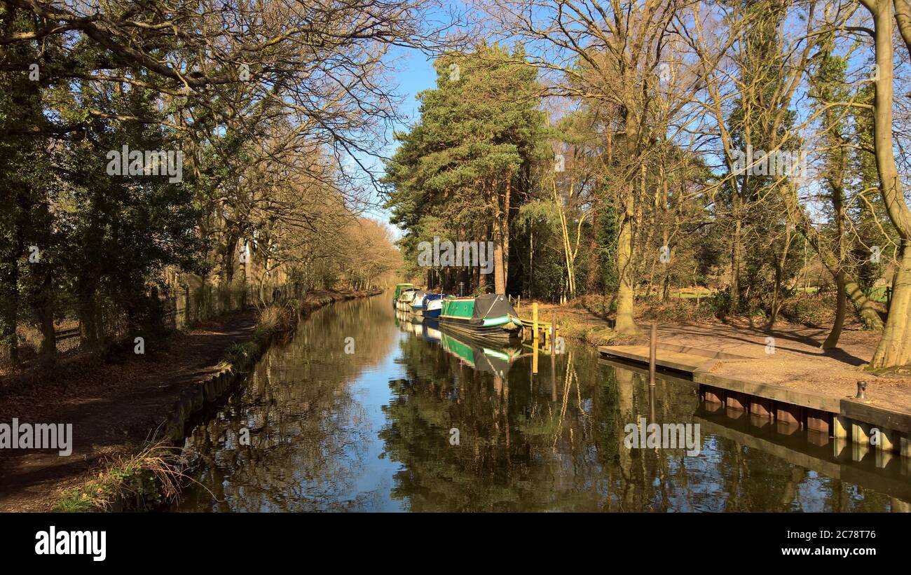 English canal hi-res stock photography and images - Alamy