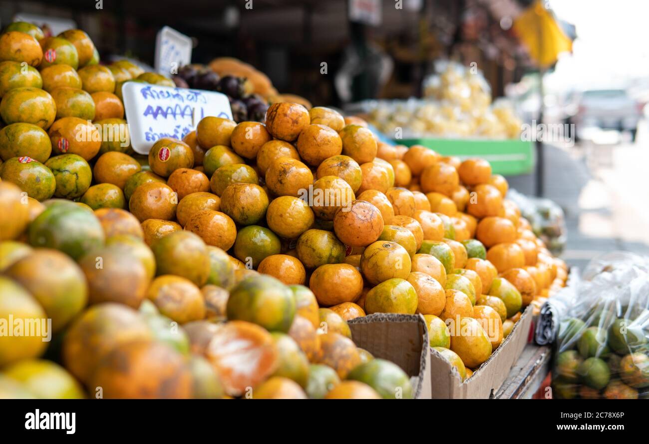 selling Asian oranges in the fruit markets Stock Photo - Alamy