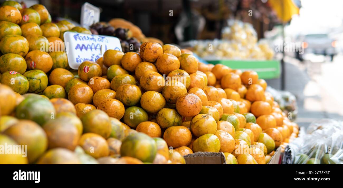 selling Asian oranges in the fruit markets Stock Photo - Alamy