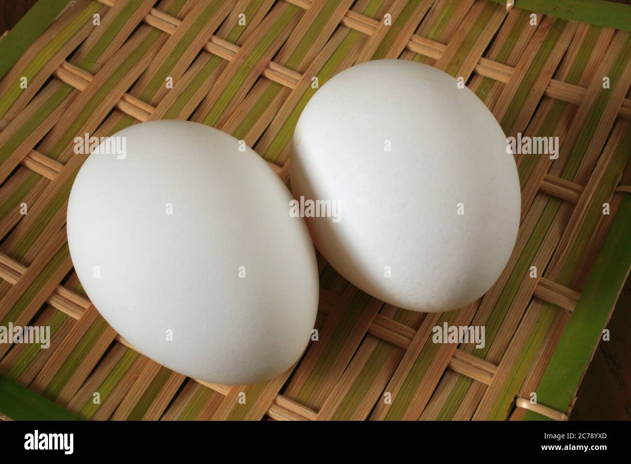 Two eggs hi-res stock photography and images - Alamy