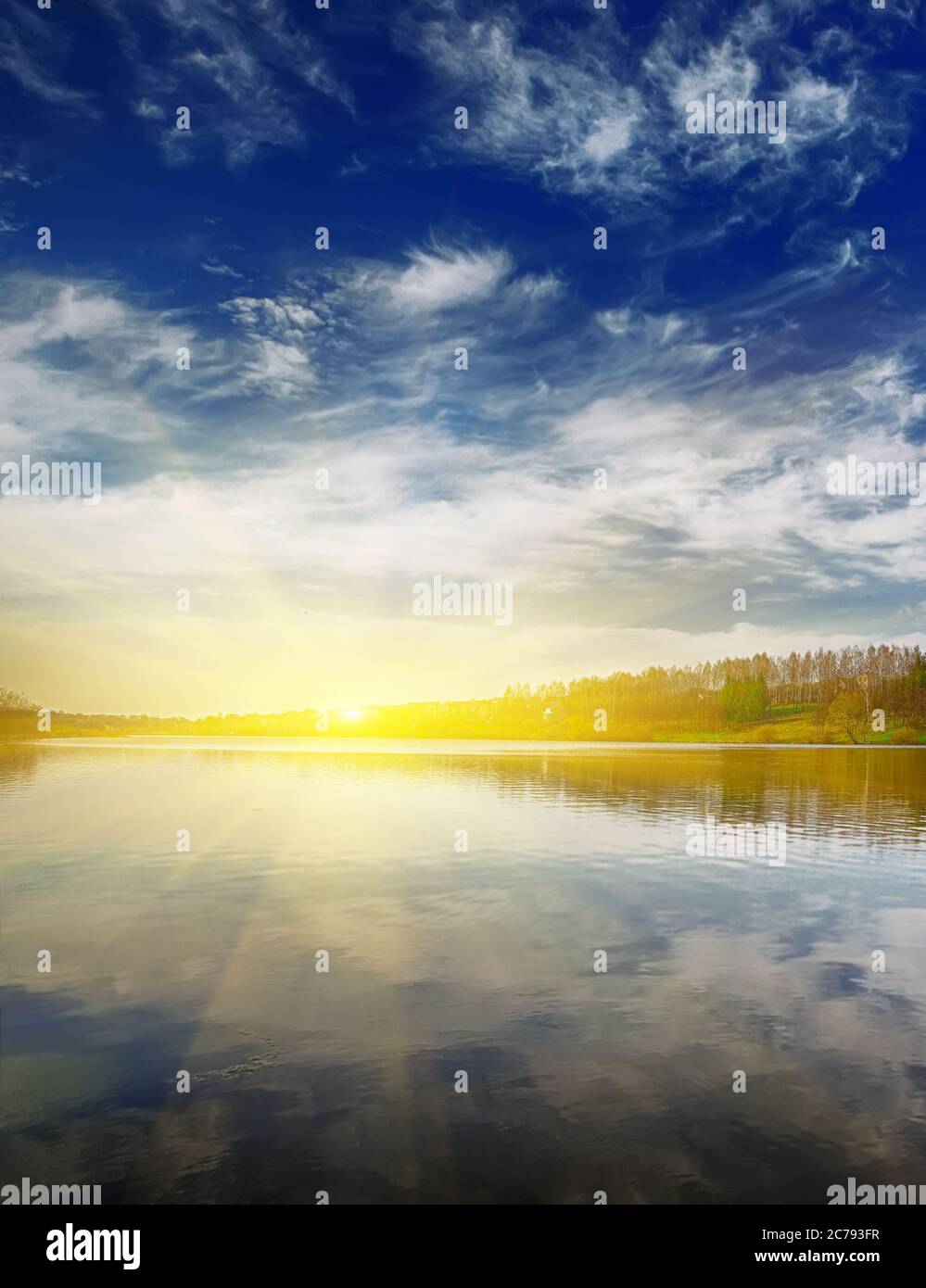 Sky over water hi-res stock photography and images - Alamy