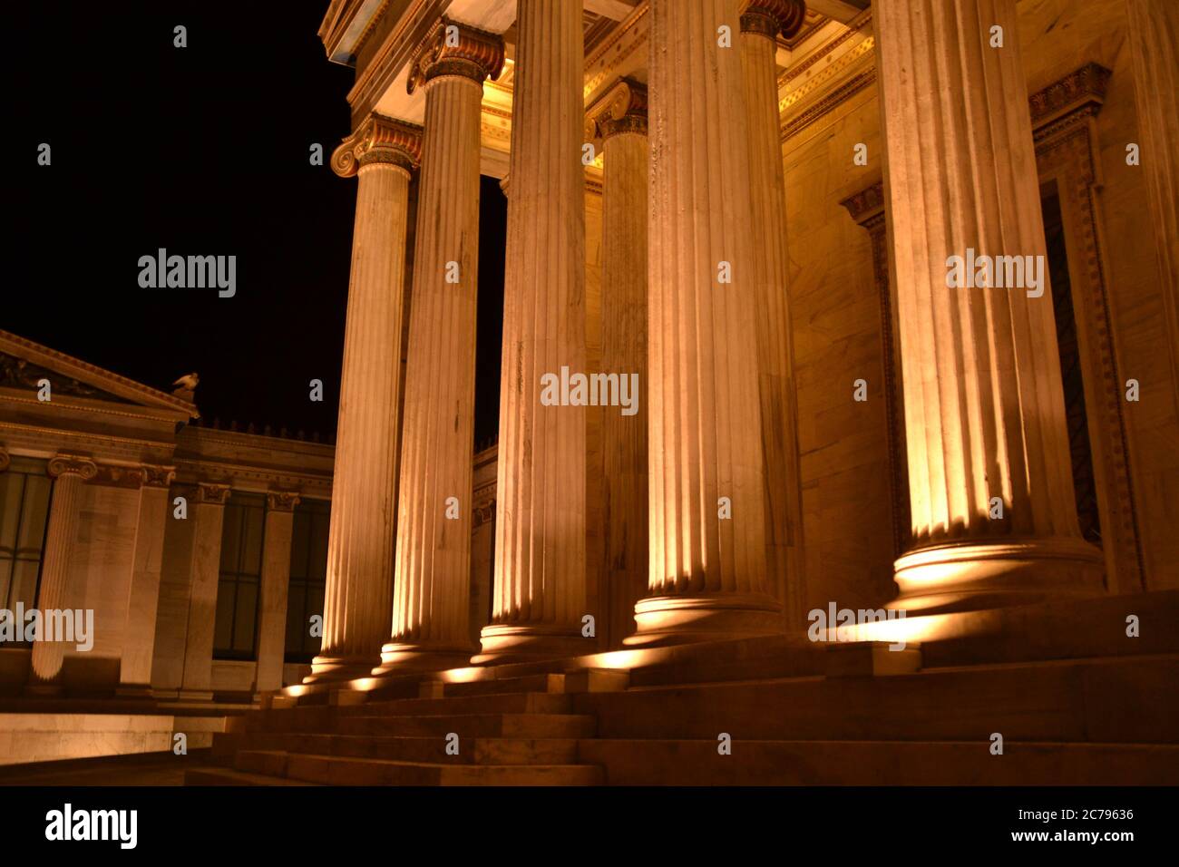 Tall ancient greek columns hi-res stock photography and images - Alamy