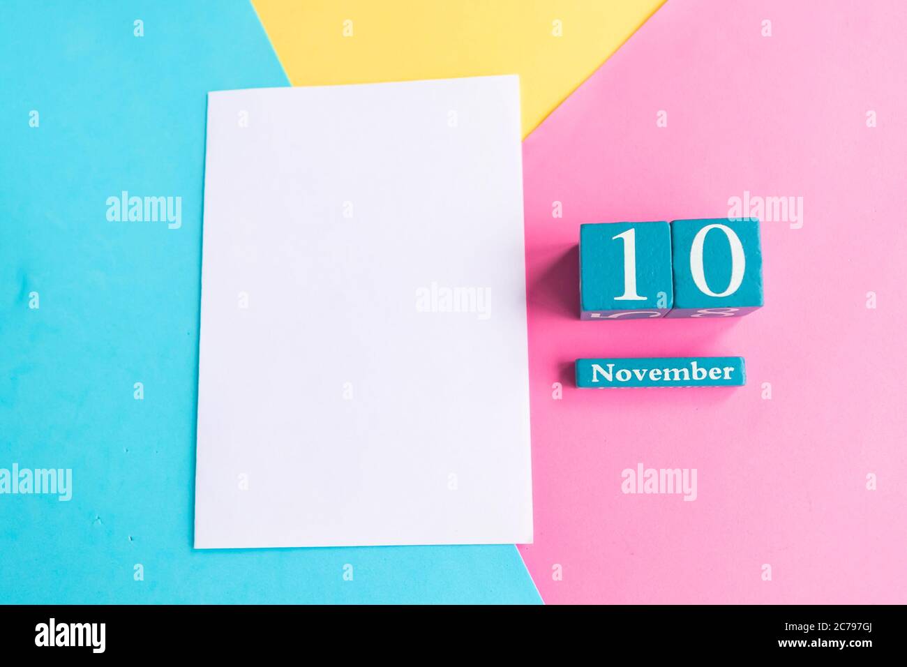November 10th. Blue cube calendar with month and date Stock Photo - Alamy