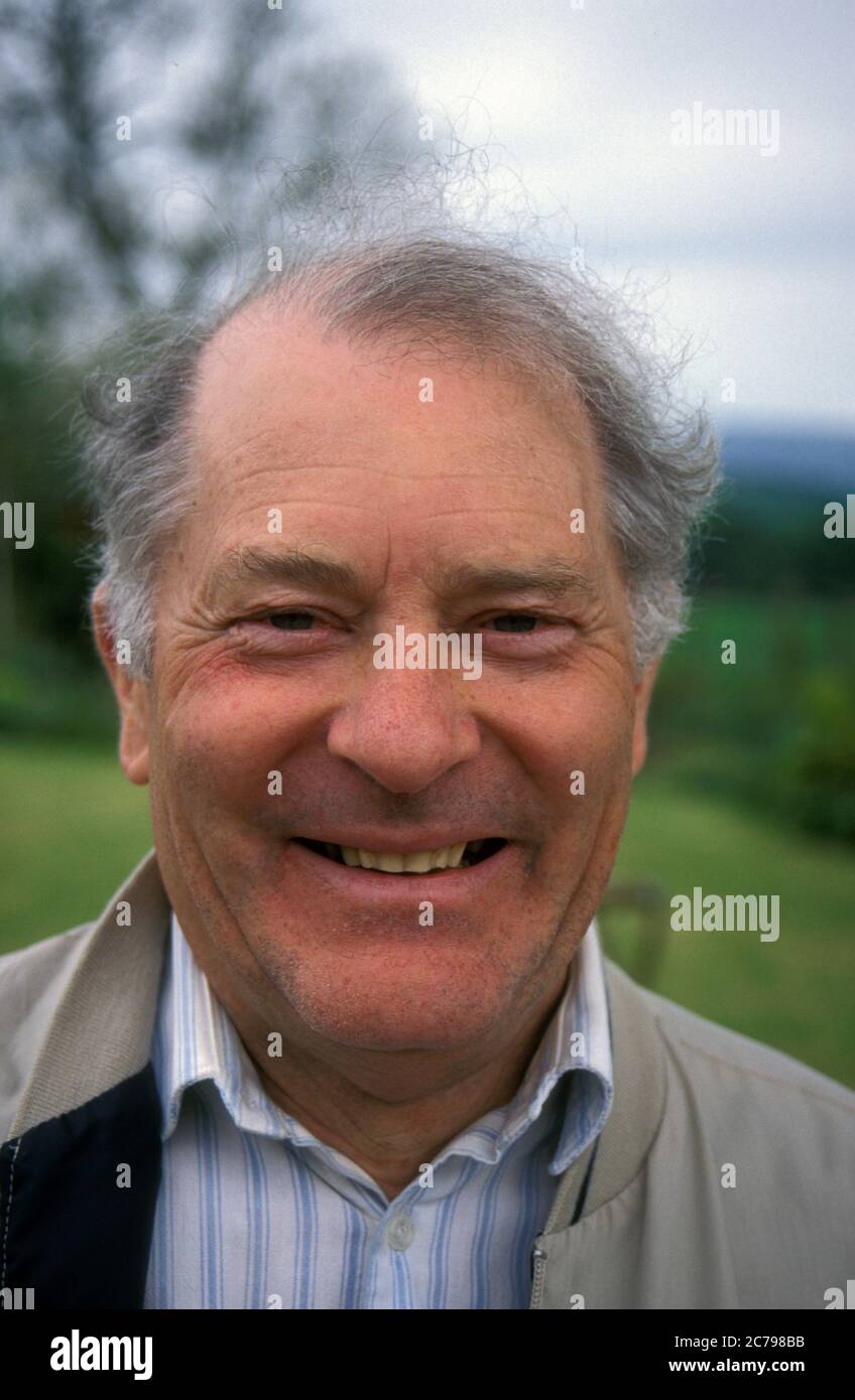 Smiling older man uk hi-res stock photography and images - Alamy