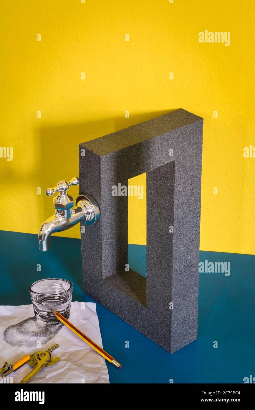 Penrose triangle hi-res stock photography and images - Alamy