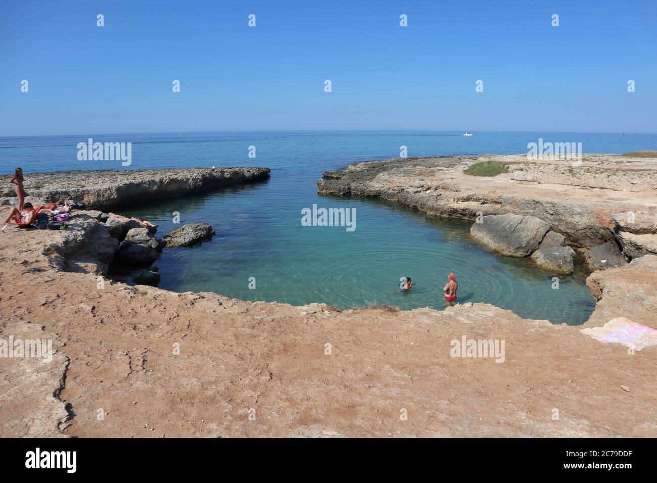 Fondale blu hi-res stock photography and images - Alamy