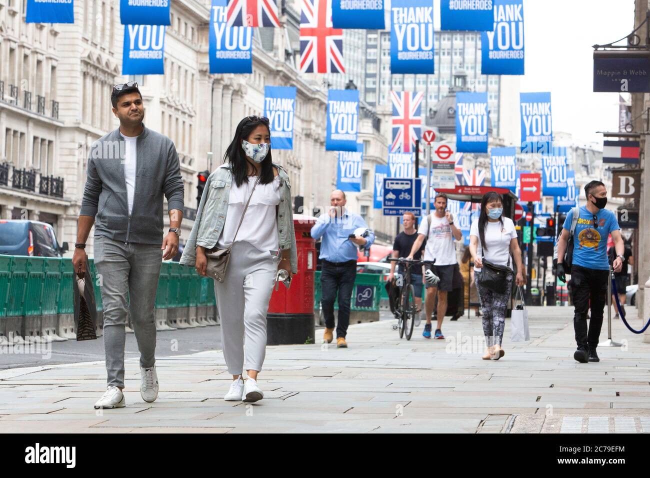 Shoppers wearing masks in London Stock Photo - Alamy