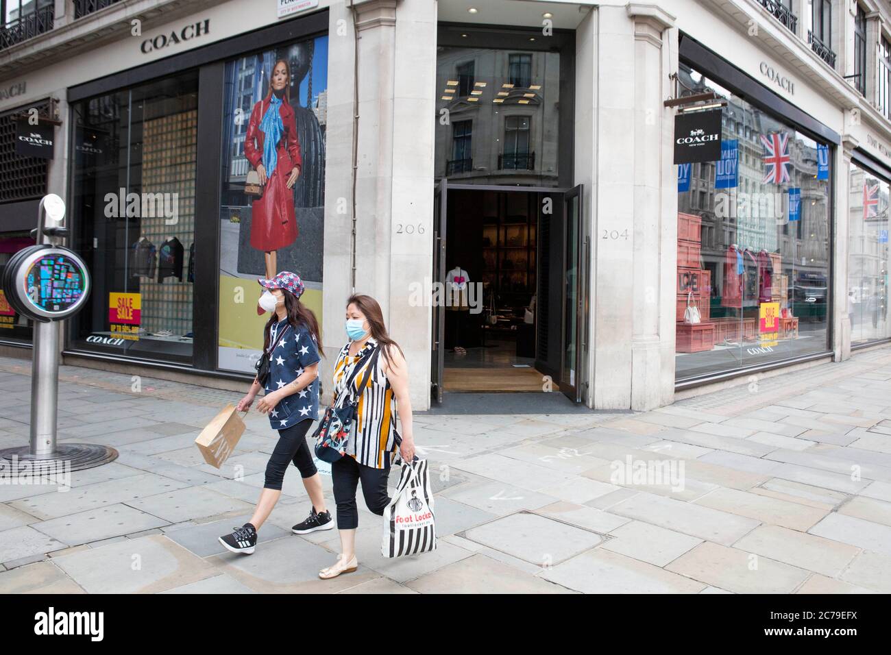 People shopping with Masks Stock Photo - Alamy