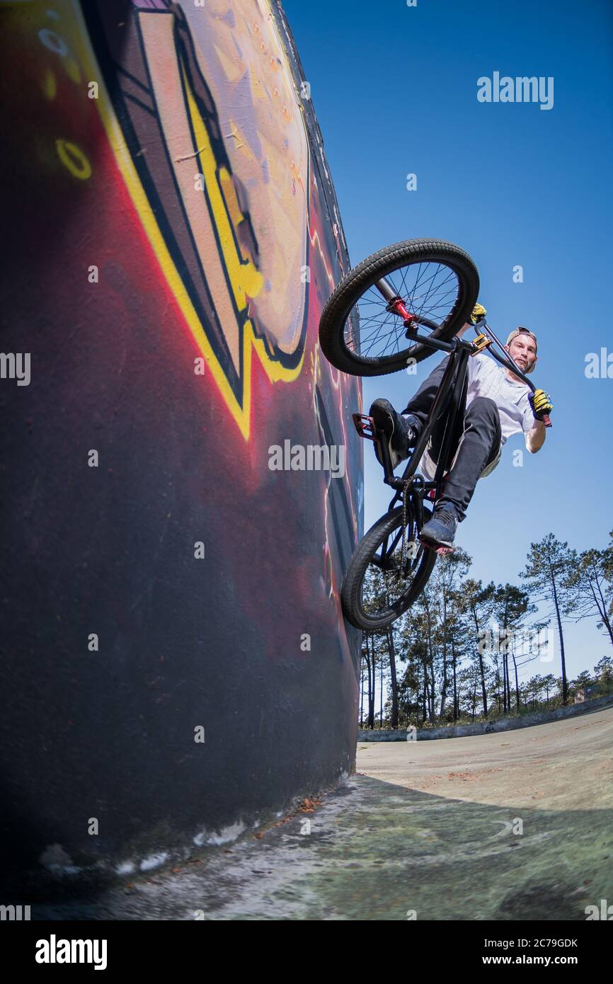Bmx Bike Stunt Wall Ride on a skatepark Stock Photo - Alamy