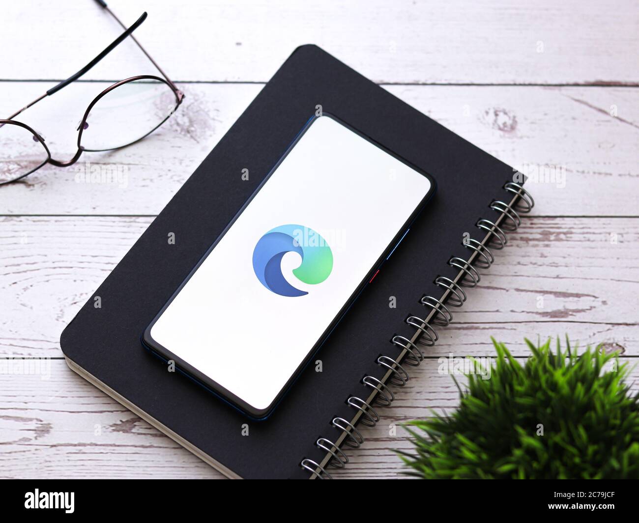 Microsoft edge symbol hi-res stock photography and images - Alamy