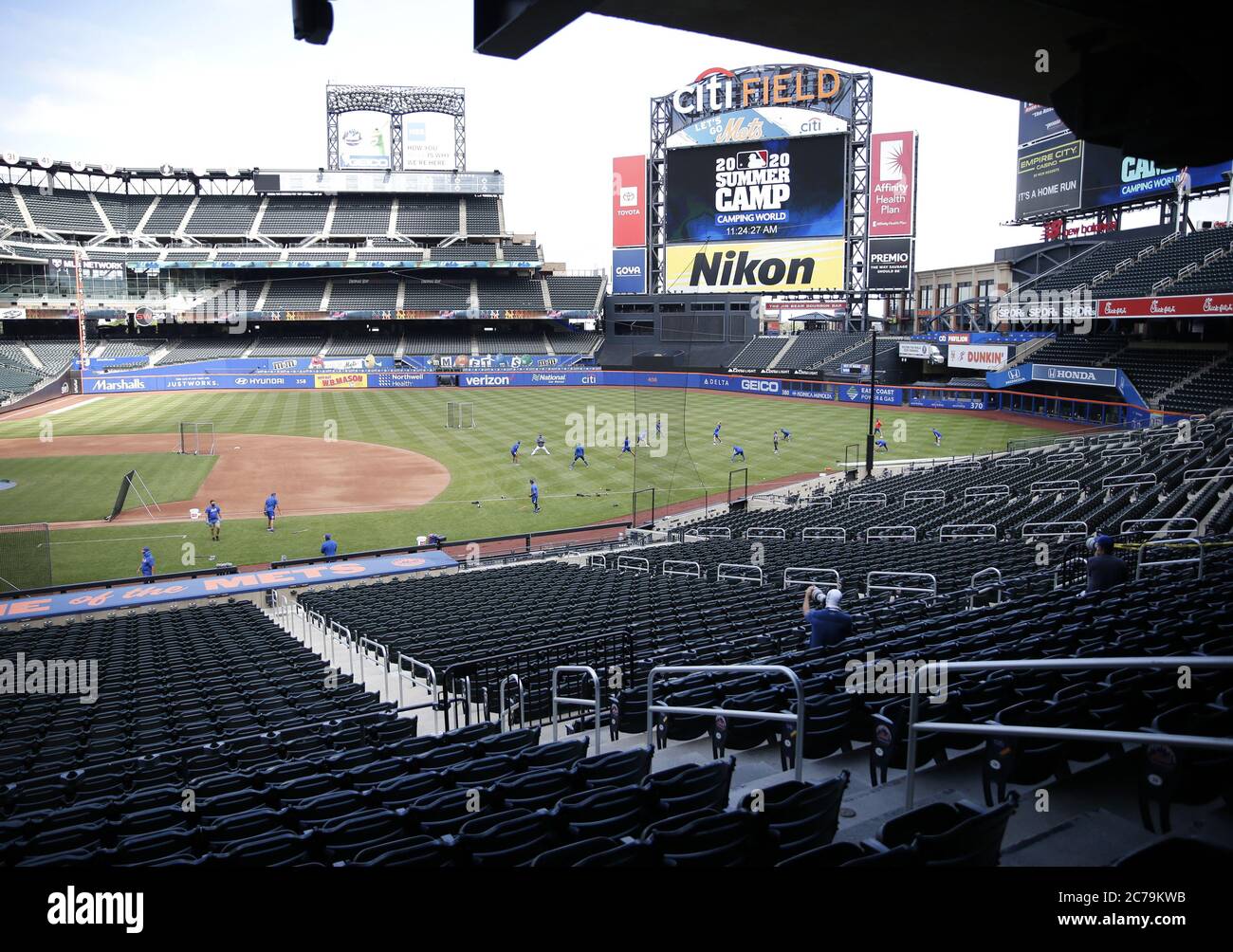 Major league baseball empty hi-res stock photography and images - Alamy