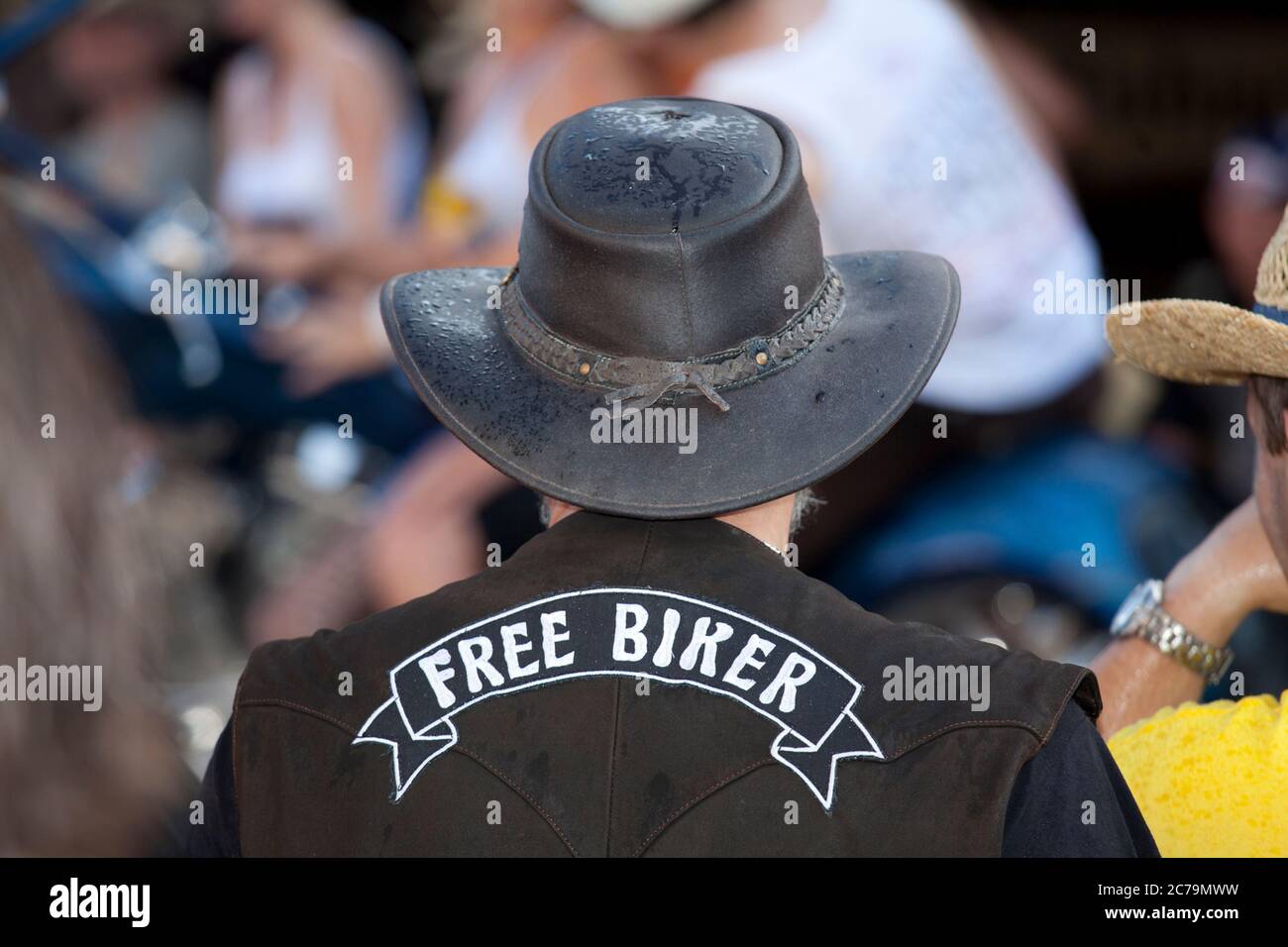 Vintage cowboy from behind hi-res stock photography and images - Alamy