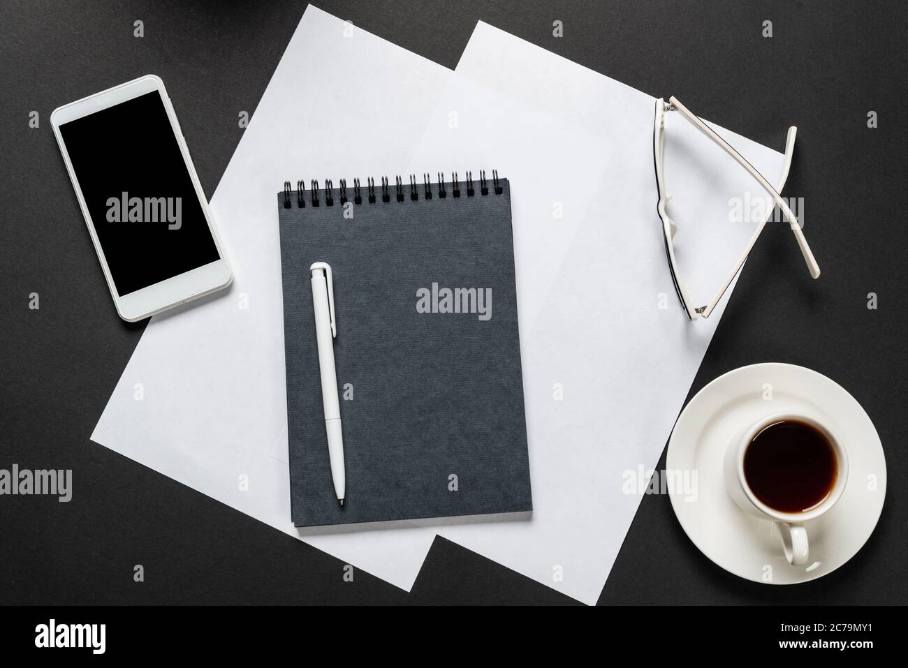 Minimalist workplace freelance hi-res stock photography and images - Alamy