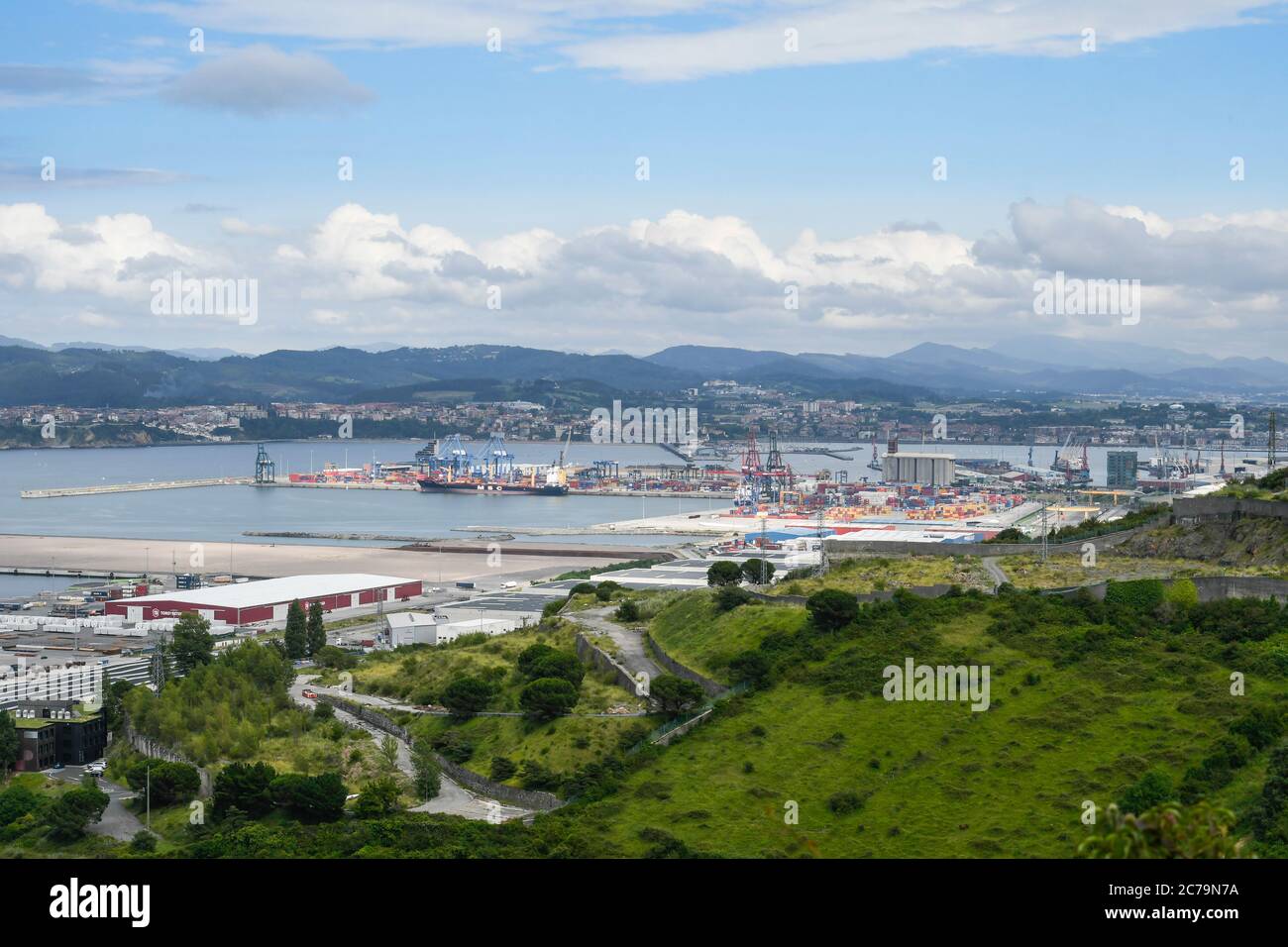 Puerto bilbao hi-res stock photography and images - Alamy