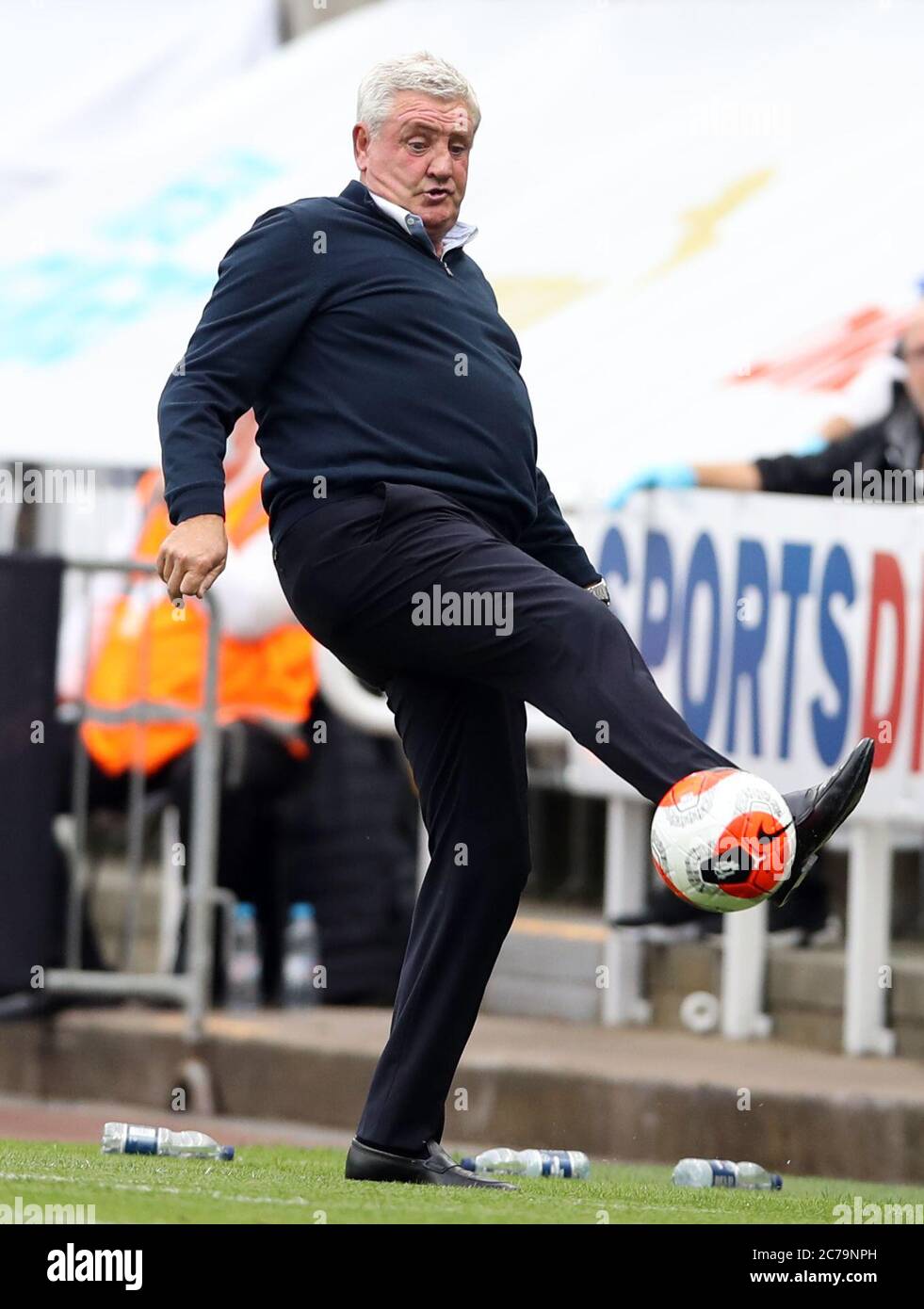 Newcastle United manager Steve Bruce during the Premier League match at ...
