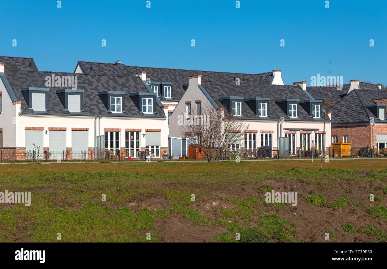 newly built houses in rows Stock Photo - Alamy