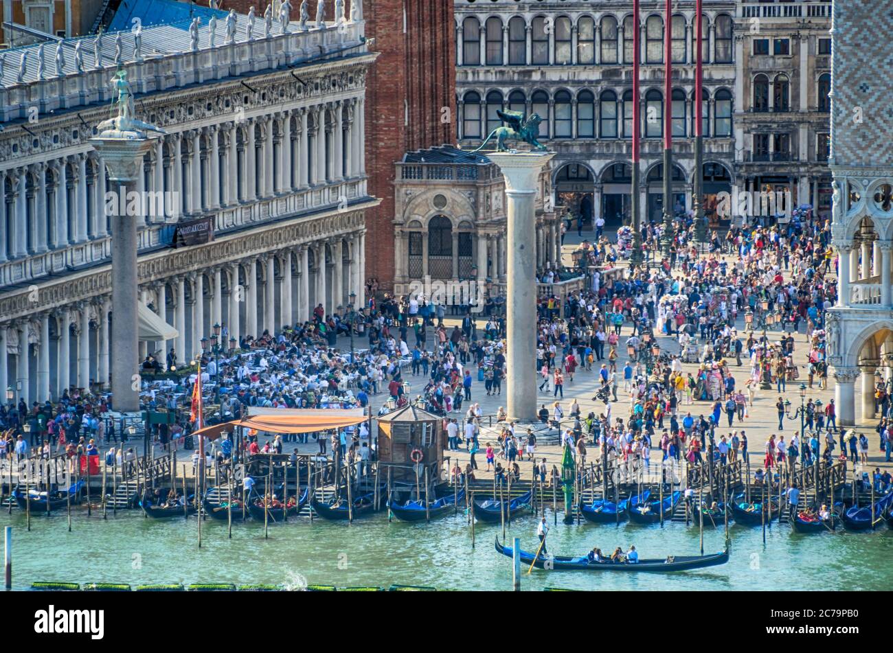 Overcrowded overcrowding hi-res stock photography and images - Alamy