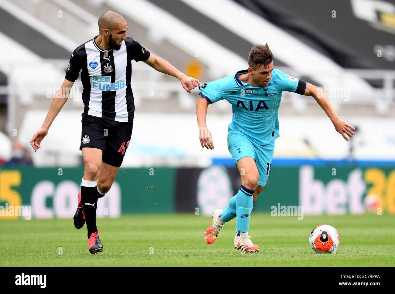Newcastle United's Nabil Bentaleb and Tottenham Hotspurs' Giovani Lo ...