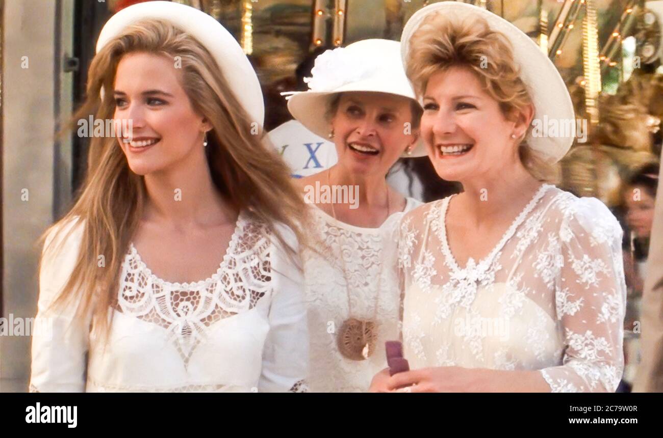 USA. Bonnie Bartlett , Kelly Preston, Chloe Webb in a scene from the ...